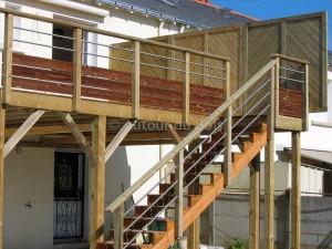 Construire une terrasse bois sur pilotis