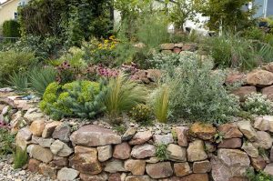 Faire un enrochement paysager ou de talus